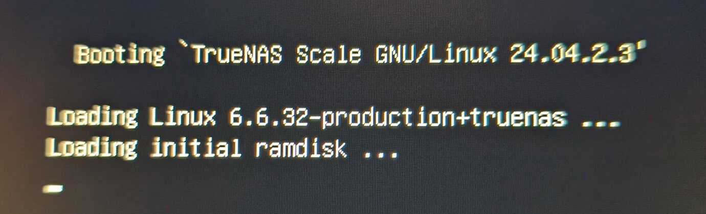 TrueNAS SCALE 24.10 unable to boot - stuck on loading initial ramdisk - TrueNAS General ...
