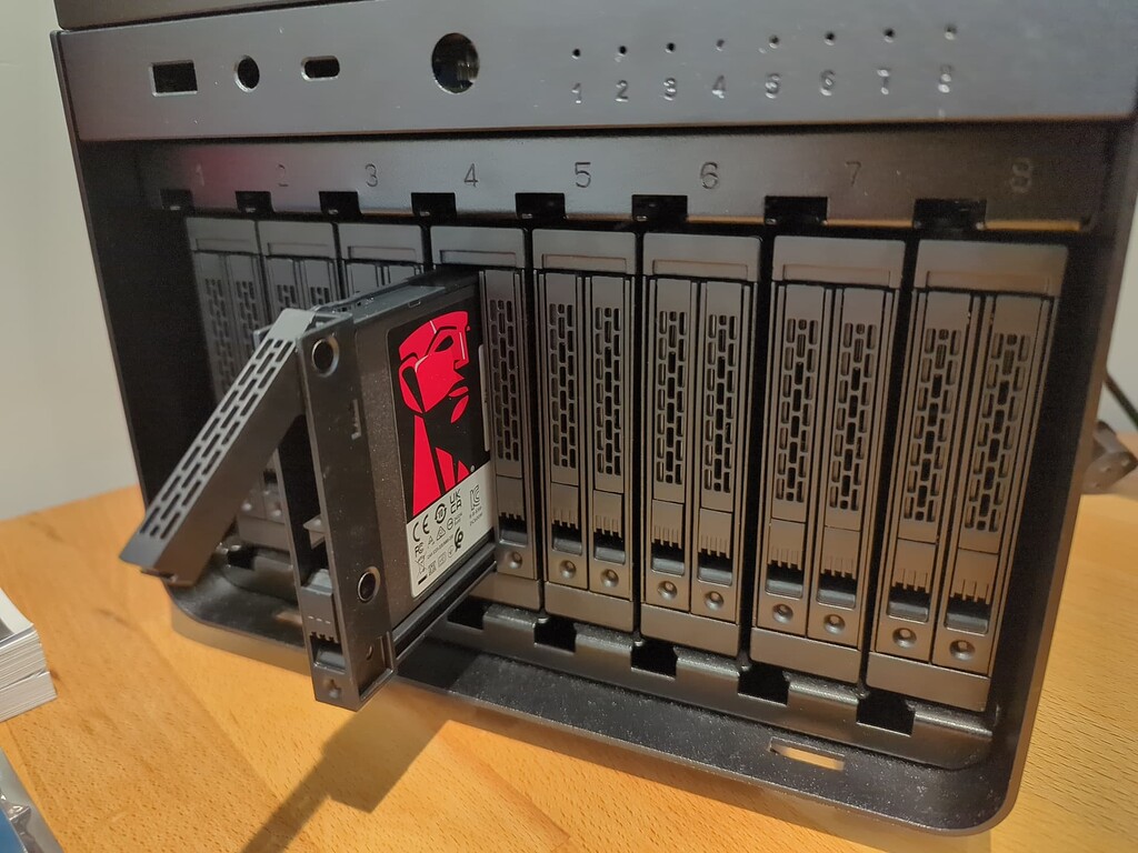 My 1st build, 21 SSDs and a Deep Mini ITX board in a Jonsbo N3 ...