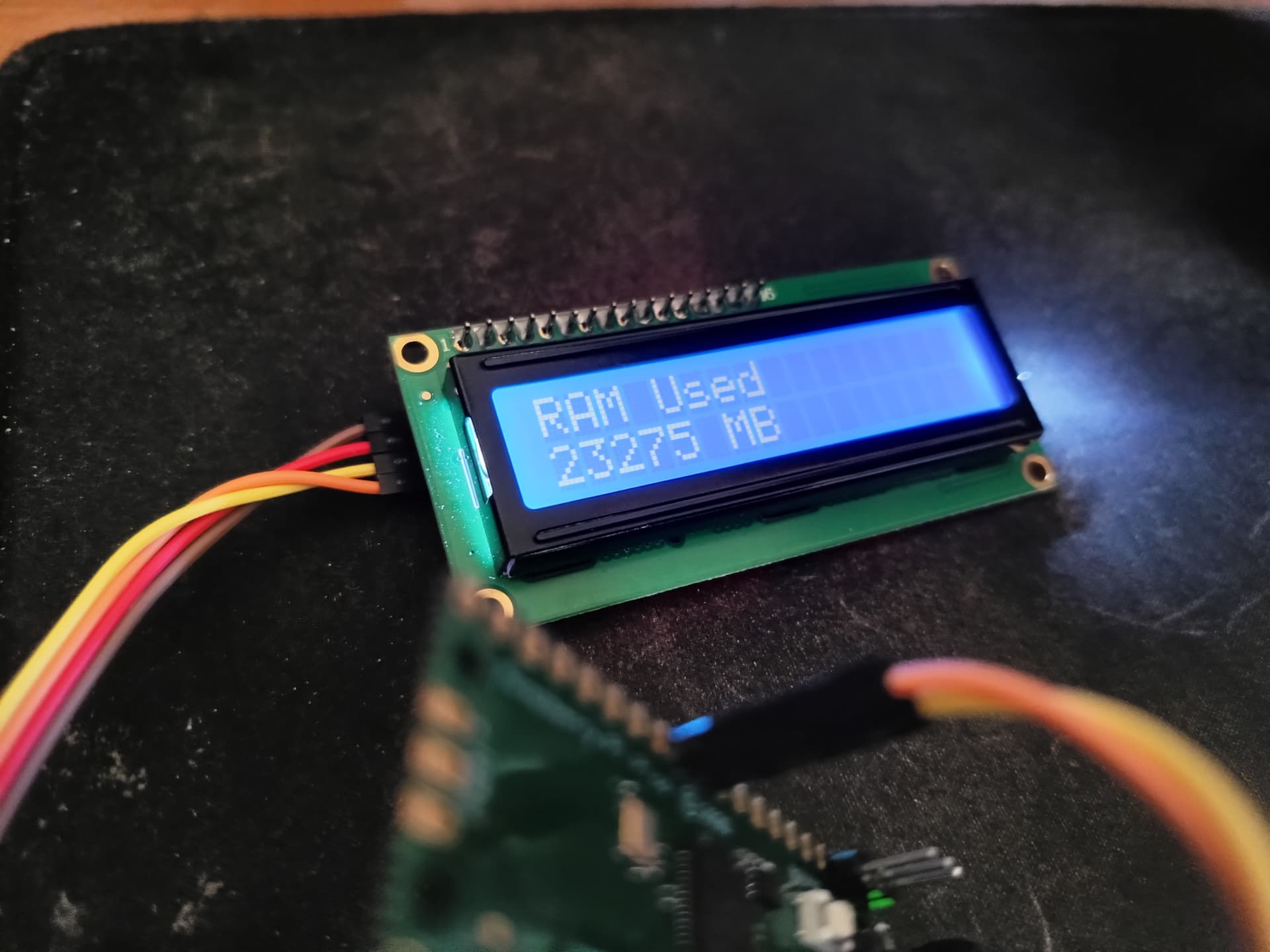 Added small LCD Display/screen for information about use space disk ...